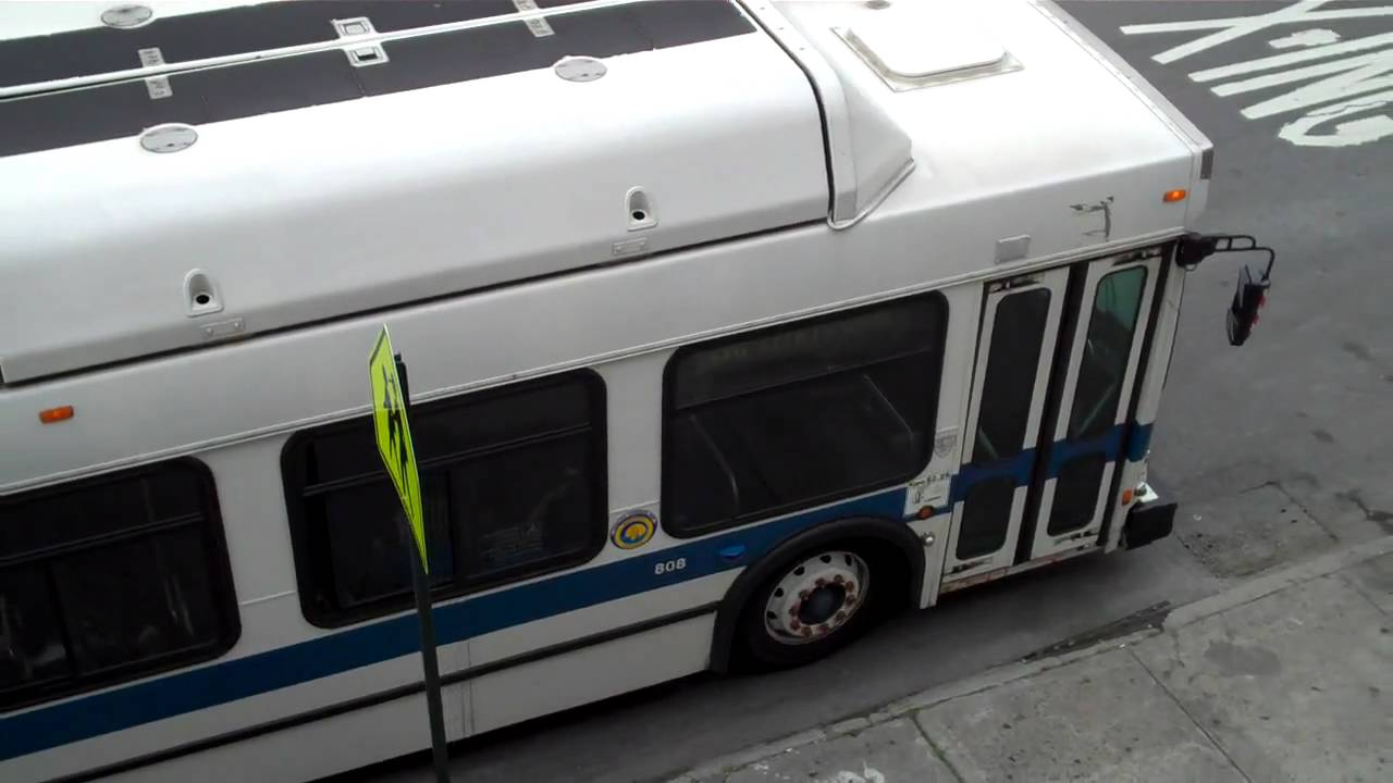 NYC City Bus Picking Up Passenger HIGH DEFINITION - YouTube