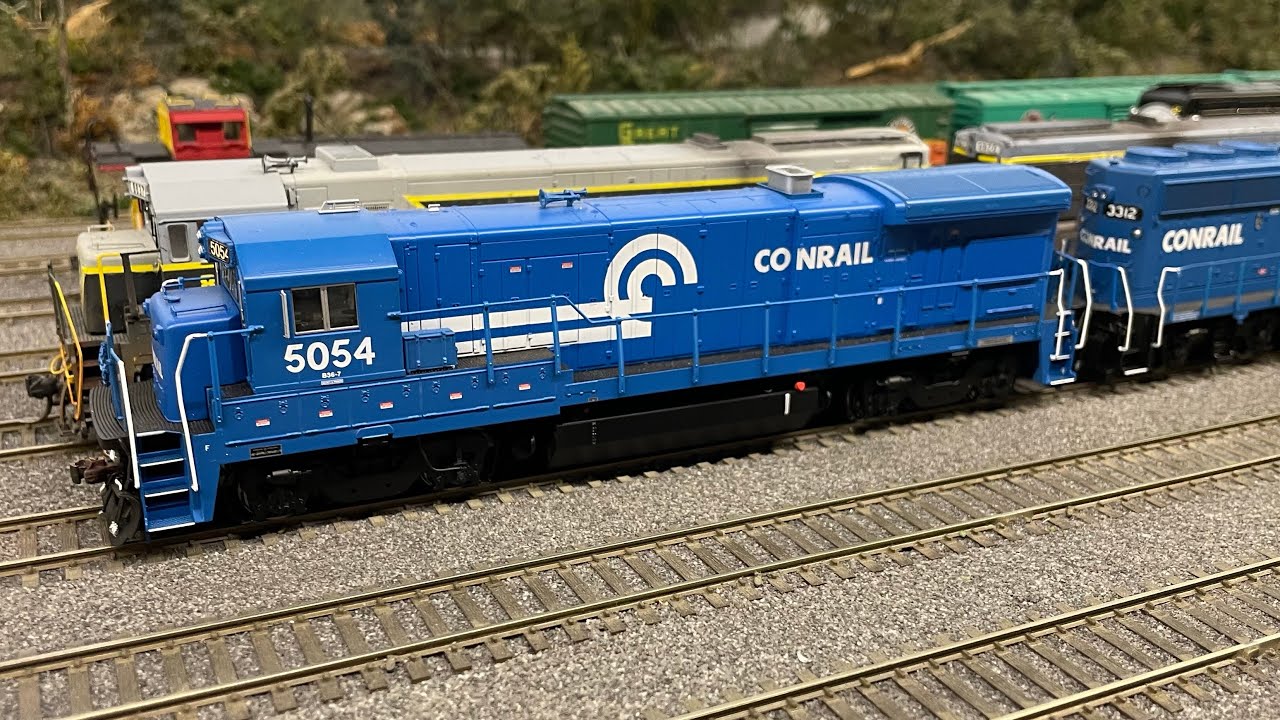 Guided tour of West Island Model Railroad. Layout geography and trains ...