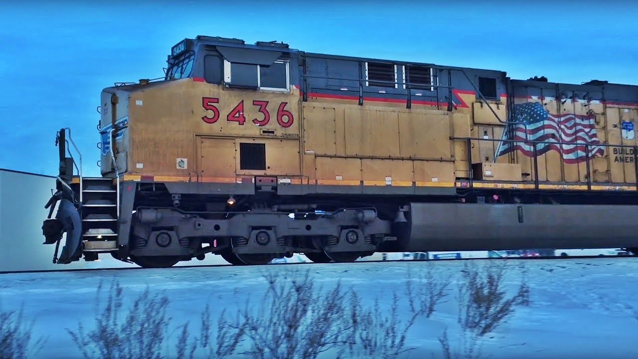 CP 568 North Idles Oil Train Up To Lambton Park With UP 5436 In Tow At Edmonton AB - YouTube