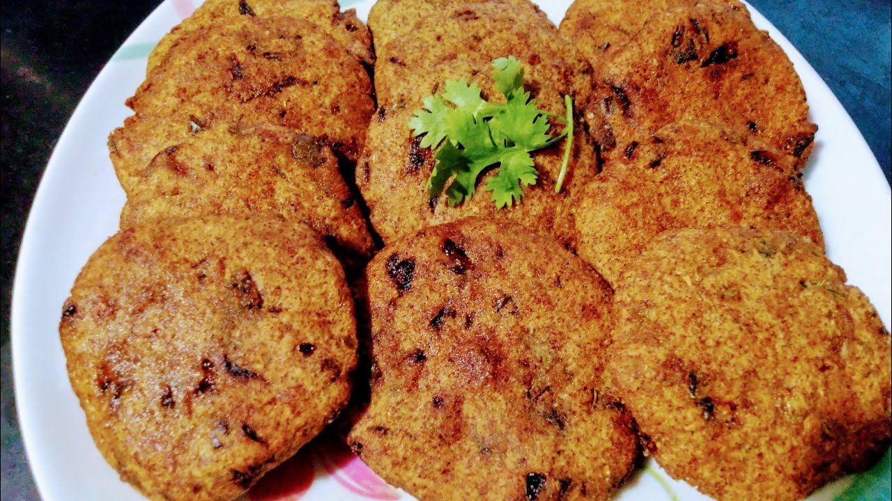 Simple pottukadalai ragi vadai // ragi varukadalai vadai recipe in ...