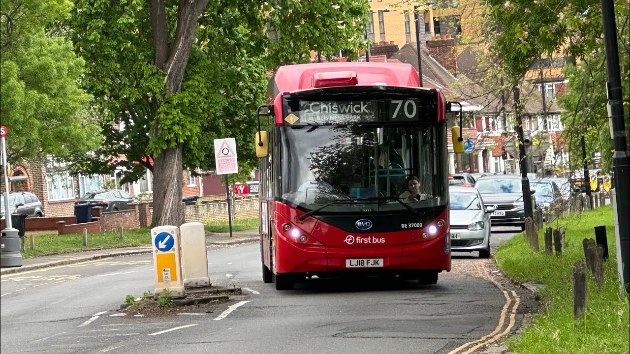 Journey on the enviro 200 EV (LJ18FJK): Route 70 to Chiswick Business ...