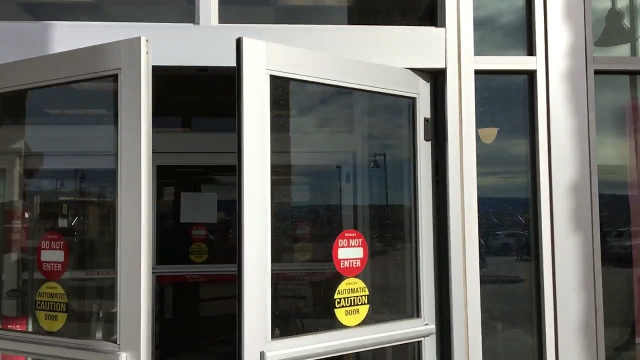Stanley automatic doors at TJMax in Castle rock Colorado - YouTube