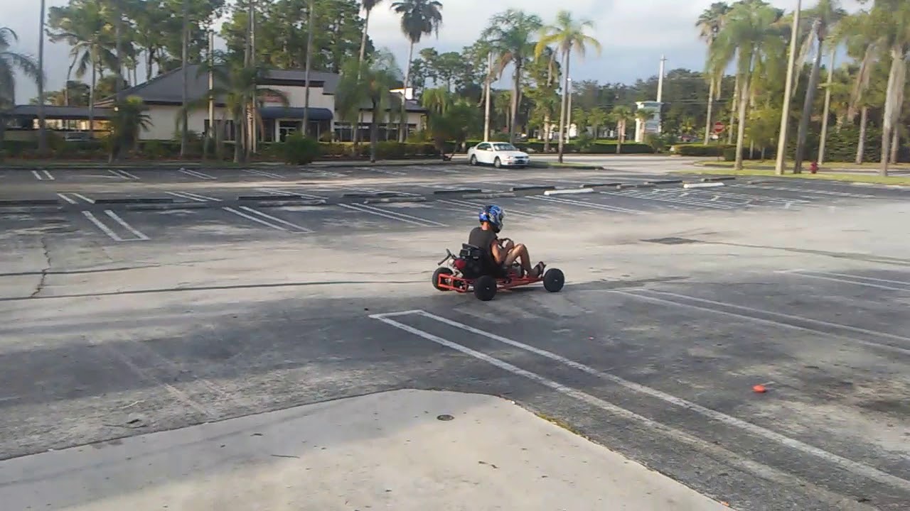 Drifting the AZUSA cart - YouTube