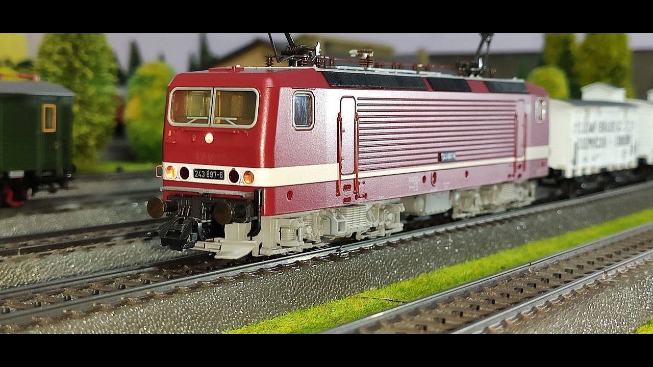 Märklin BR 243 DR Digital - YouTube