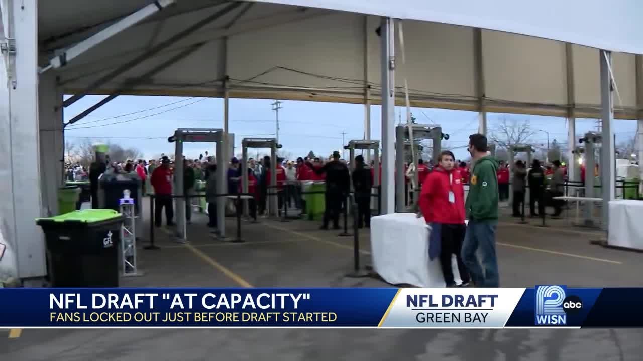 Green Bay Packers NFL draft day 1: Round 1, green carpet and Packers ...