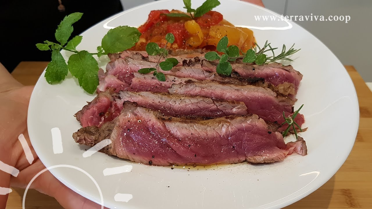 TAGLIATA DI BOVINO FASSONE CON PEPERONATA - YouTube