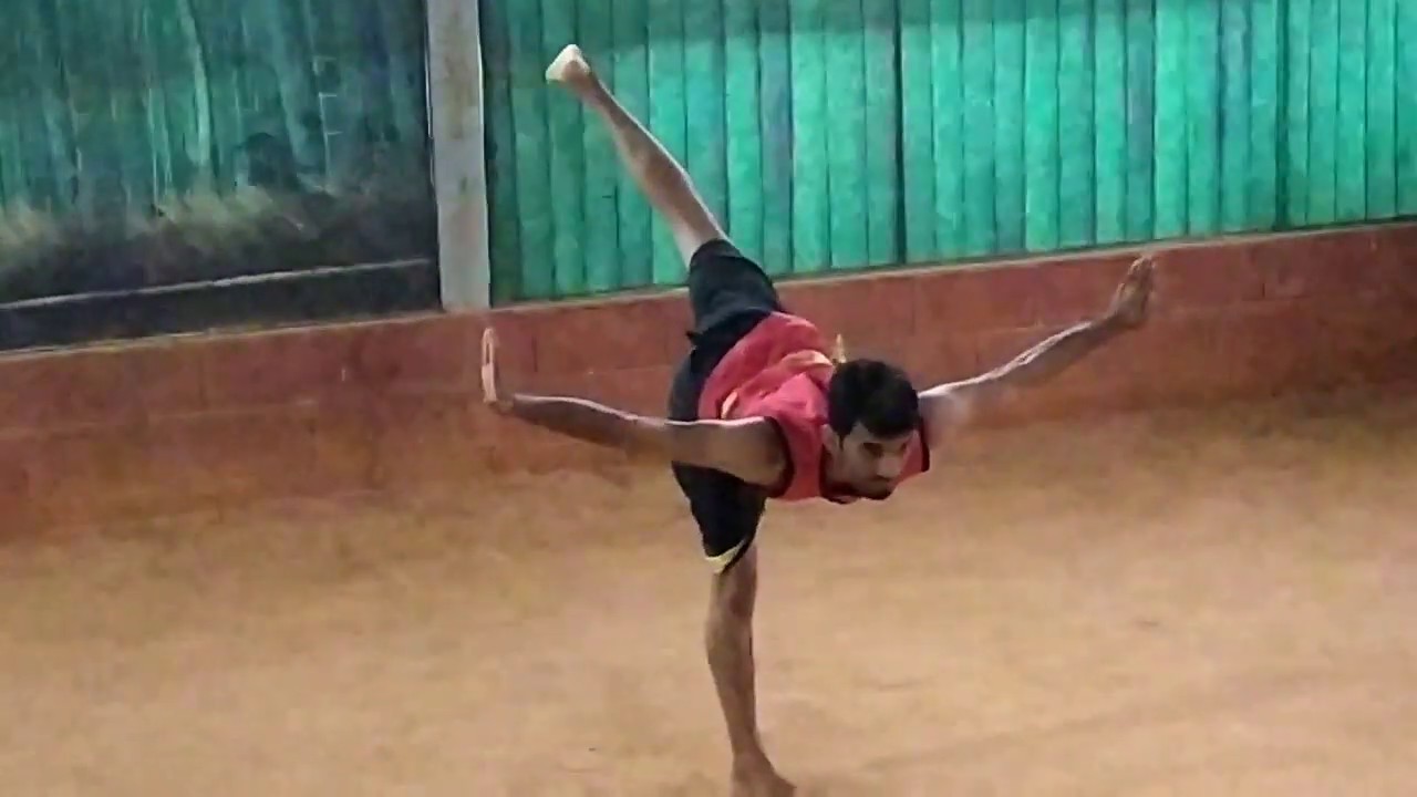 Démonstration de Kalaripayat KOVALAM - YouTube