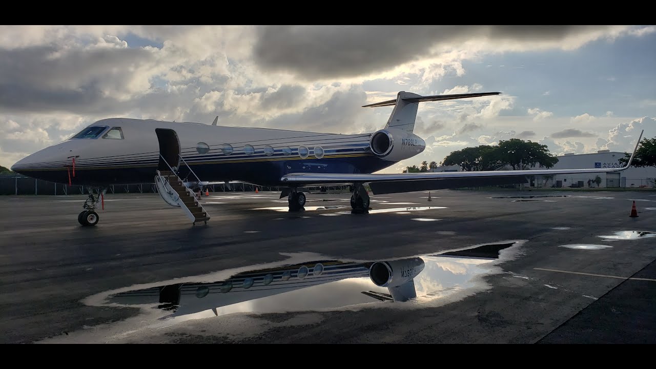Gulfstream 500 quick APU start - YouTube