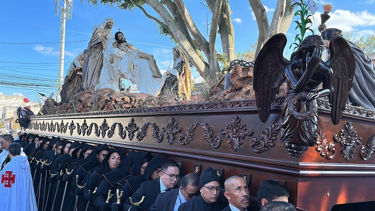 Cruz Pesada / Señor Sepultado de la Recolección encaminándose a la ...