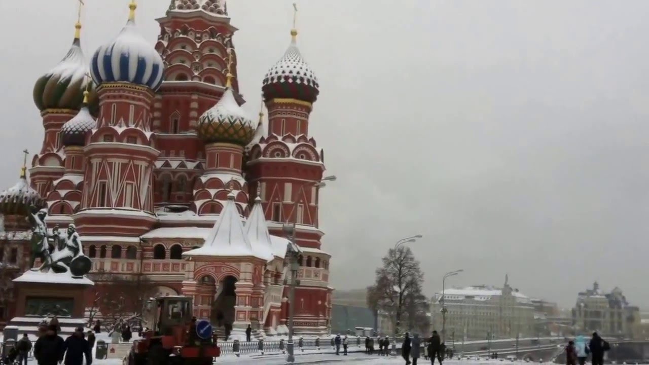 Place rouge de Moscou en hiver, sous la neige - YouTube