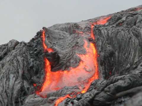 Lava pouring down the Pali at Volcanos National Park Royal Gardens 2017 ...