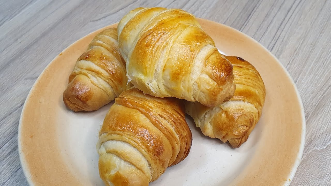 Croissant cu unt. Rețeta usoara ! #croissant #easyrecipe - YouTube