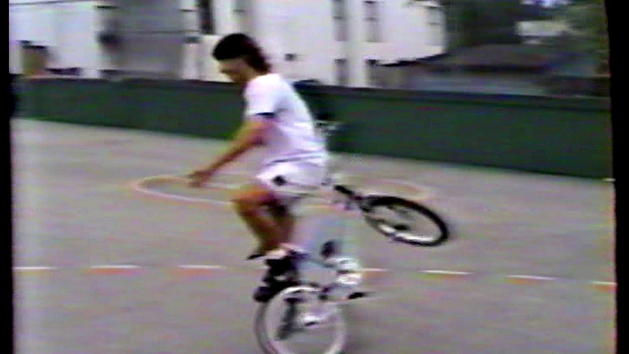 Canadians, Eh - 1990 - YouTube