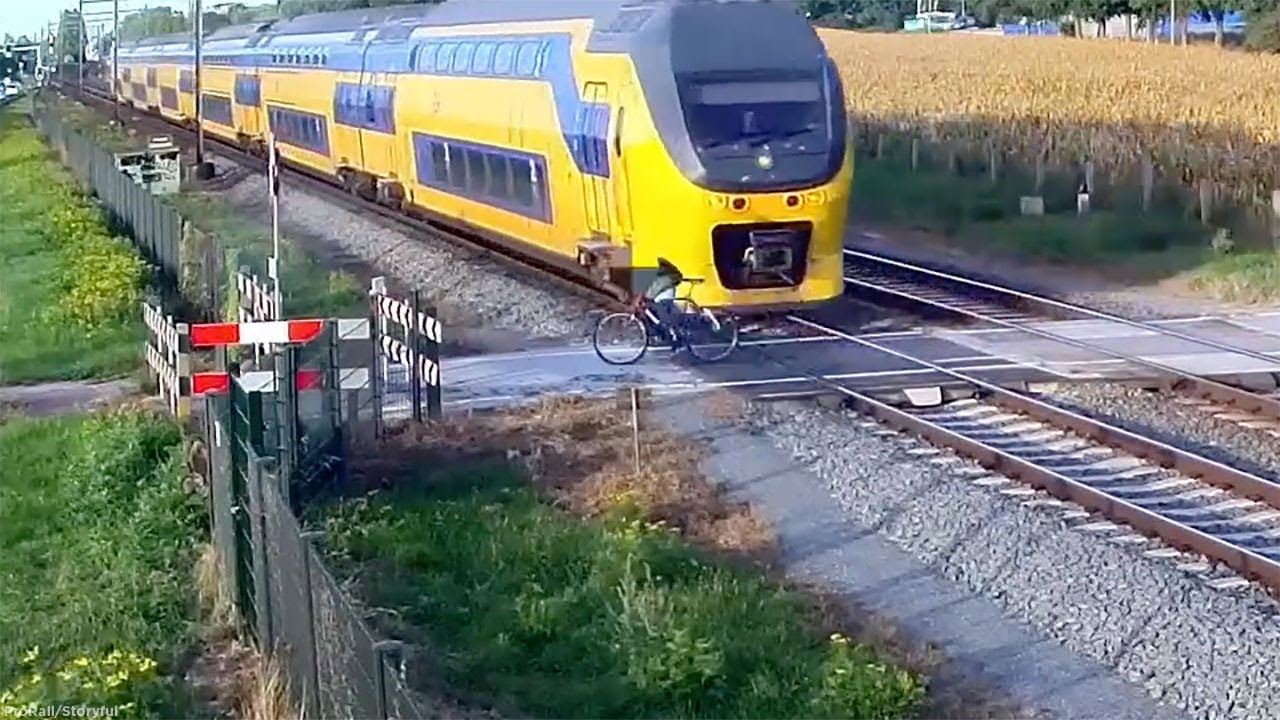 Cyclist has harrowing close call with oncoming train - YouTube