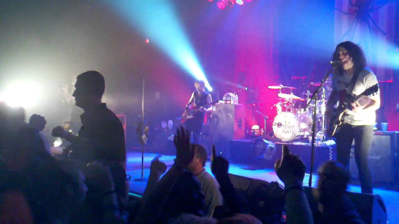 My Chemical Romance-Bulletproof Heart (HD LIVE) Danger Days Tour - YouTube