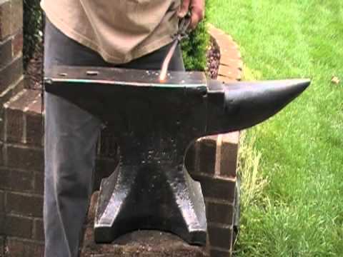 154 Lb Soderfors Anvil - YouTube