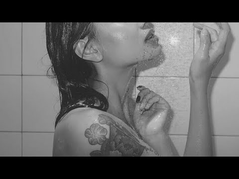Awkarin Selebgram Tampil Seksi
