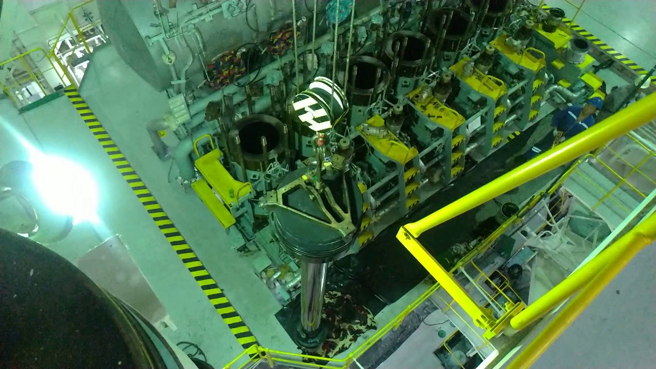 Pull Out Piston of Main Engine of Ship at Dry Dock - YouTube