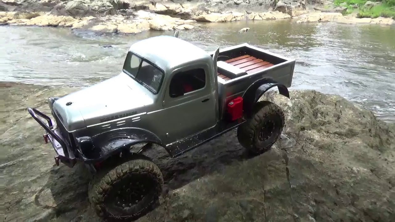'46 Dodge Power Wagon SCX10 First Run & Build Summary - YouTube