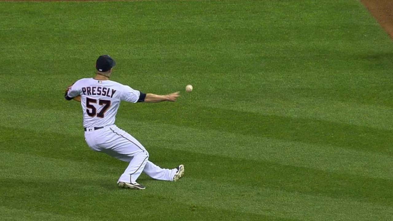 TB@MIN: Pressly makes a difficult off-balance throw - YouTube