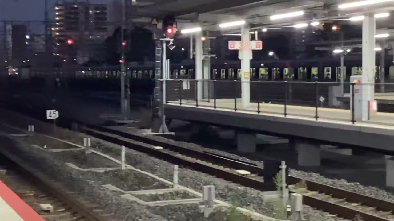 321系D15普通高槻行き - YouTube