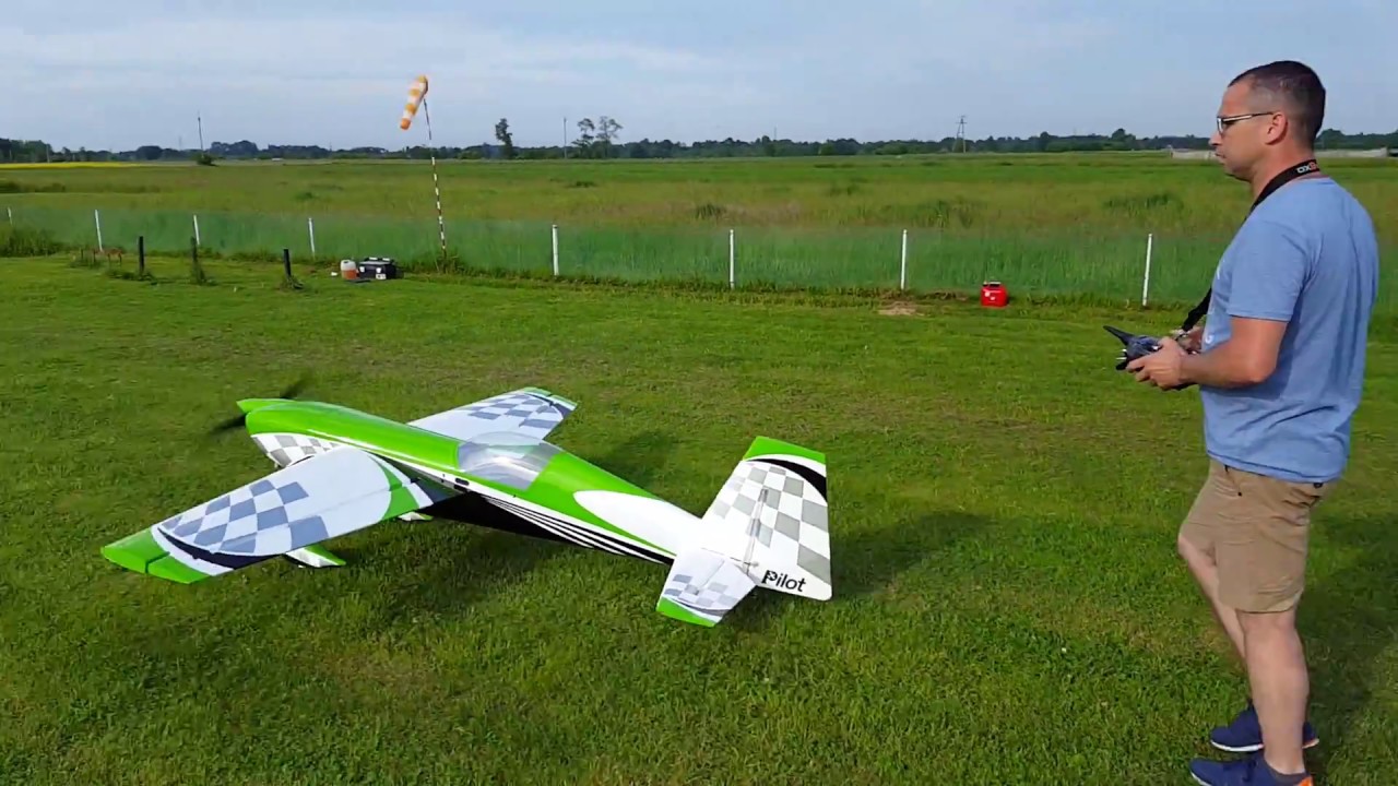 EXTRA 330SC RC PILOT 35% - YouTube