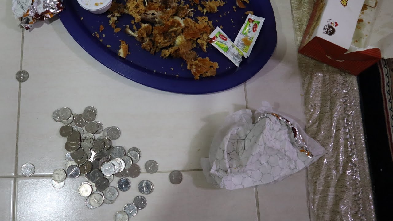 Paying the cafeteria with coin money - YouTube