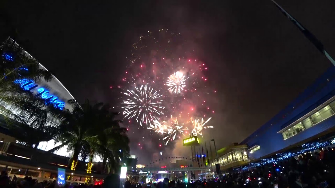 Malaysia New Year 2018 Celebrations and Fireworks Display at The Curve ...