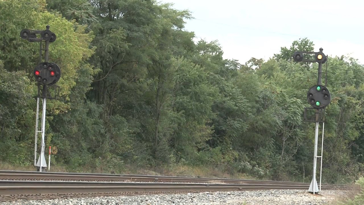 B&O signals in OH - YouTube