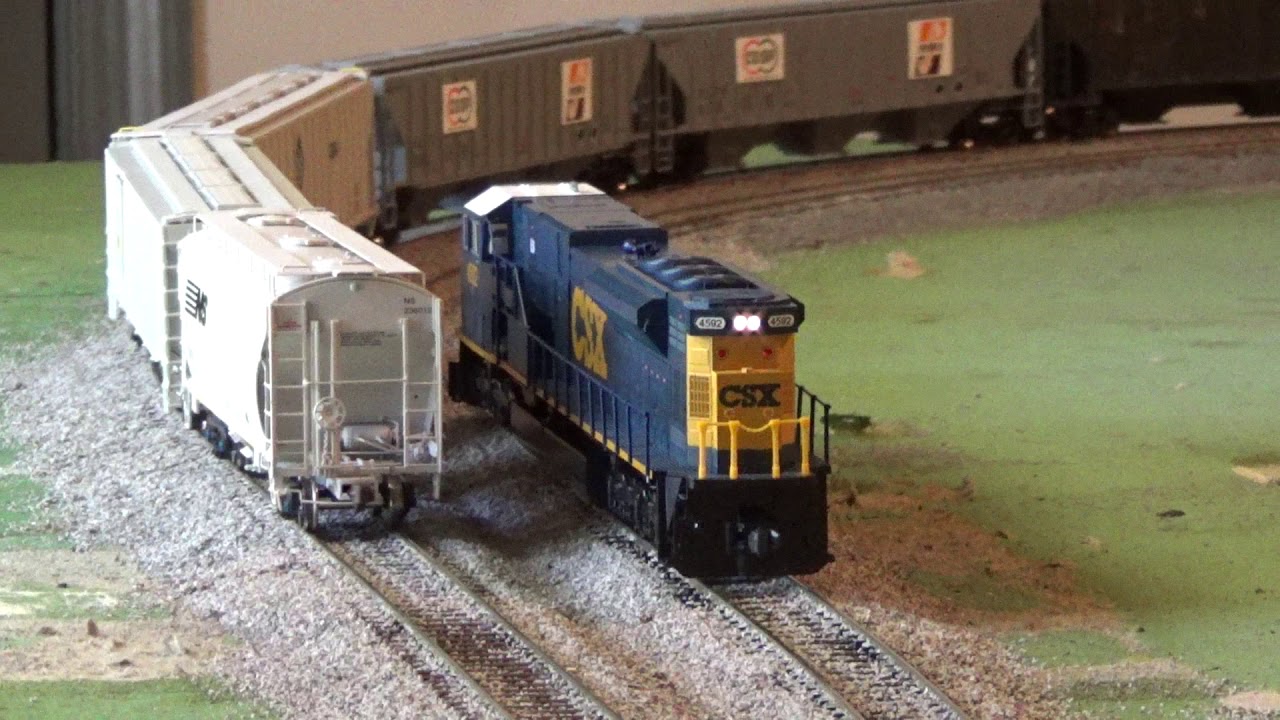 {HD} CSX Model Trains! SD80MAC & YN2 GP38-2 - YouTube