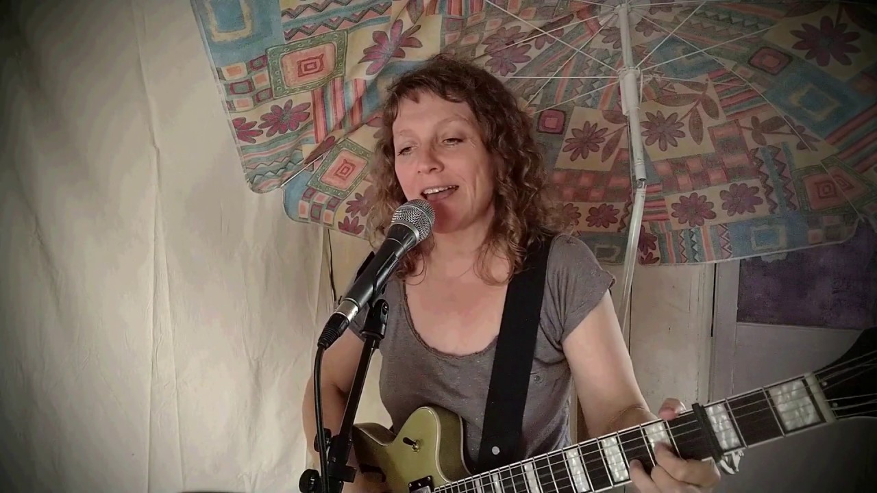 Lisa Louize - Chez vous - Concert d'appartement ! - YouTube