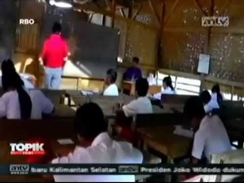 Siswa SD Mengikuti UN di Gubuk Reyot