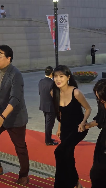 🎬2025 #전주국제영화제 #레드카펫 #이선빈 | 24th JEONJU #jiff - YouTube