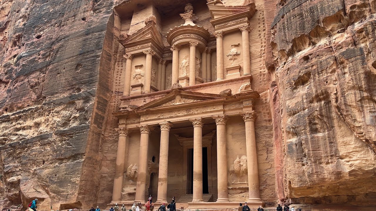 Walk to the legendary treasury temple of ancient Petra in Jordan | Trip ...
