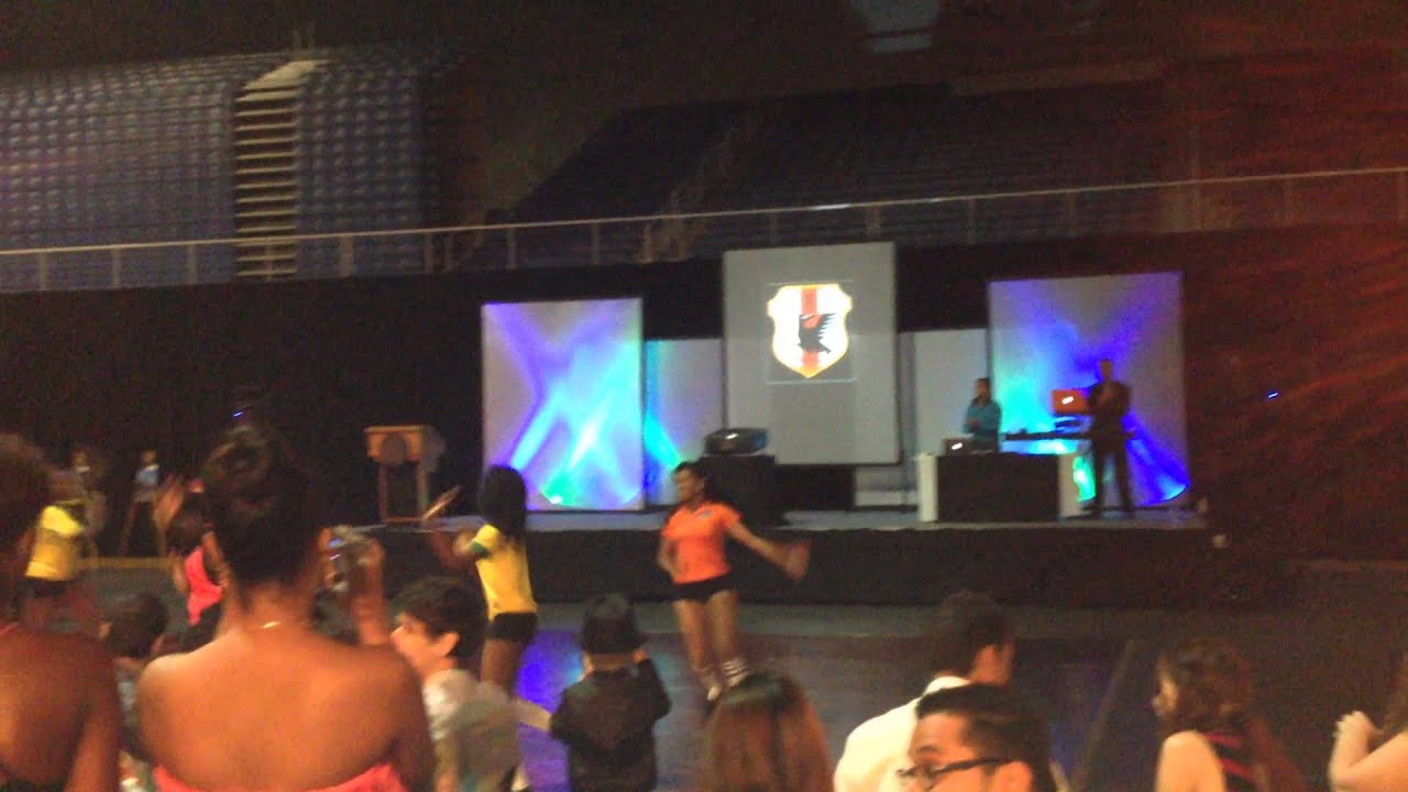 waka wake - International Dinner Dance 2014 - UNF - YouTube