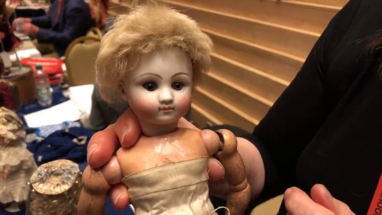 Chatting About a Rare Find From The London Doll Show - YouTube