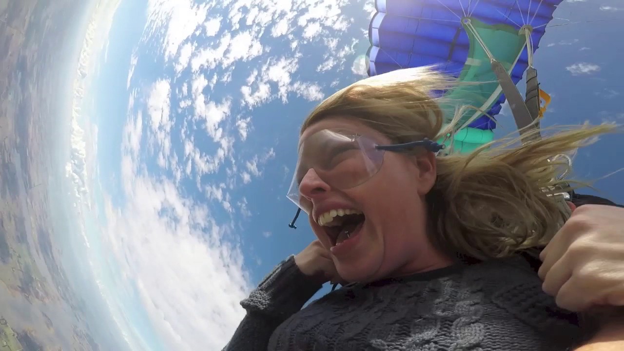 Chelsea Cullen at Coastal Skydive - YouTube