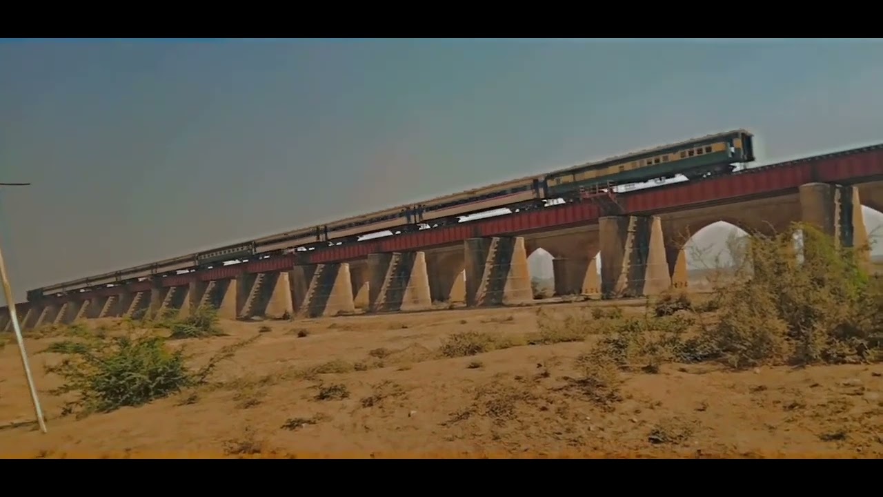 Shah Latif express on fire 🔥🔥 it Baran Bridge - YouTube