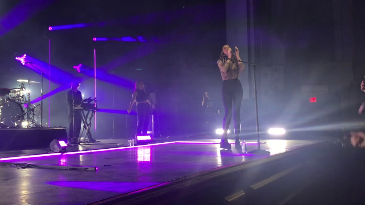 Lennon Stella - Fortress - Live - Love Me Tour 2019 - YouTube