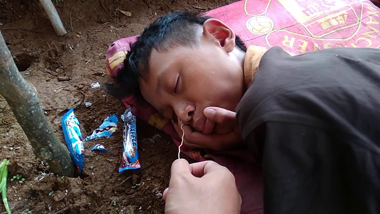 Gangguin orang yang sedang tidur... - YouTube