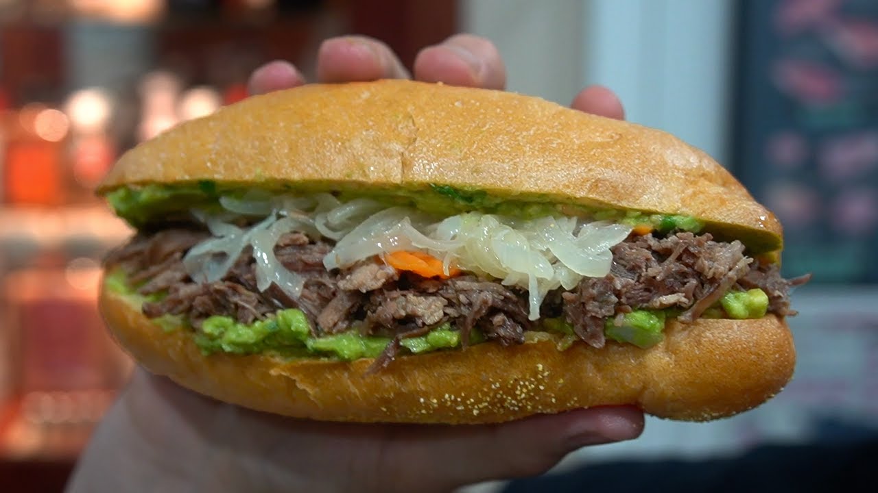 Tortas de Barbacoa | La Capital - YouTube