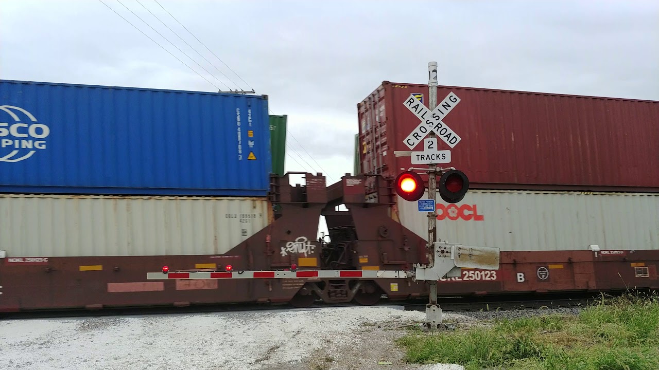 BNSF 7629 Meets UP 7655 near Stronghurst, IL 8/31/19 - YouTube