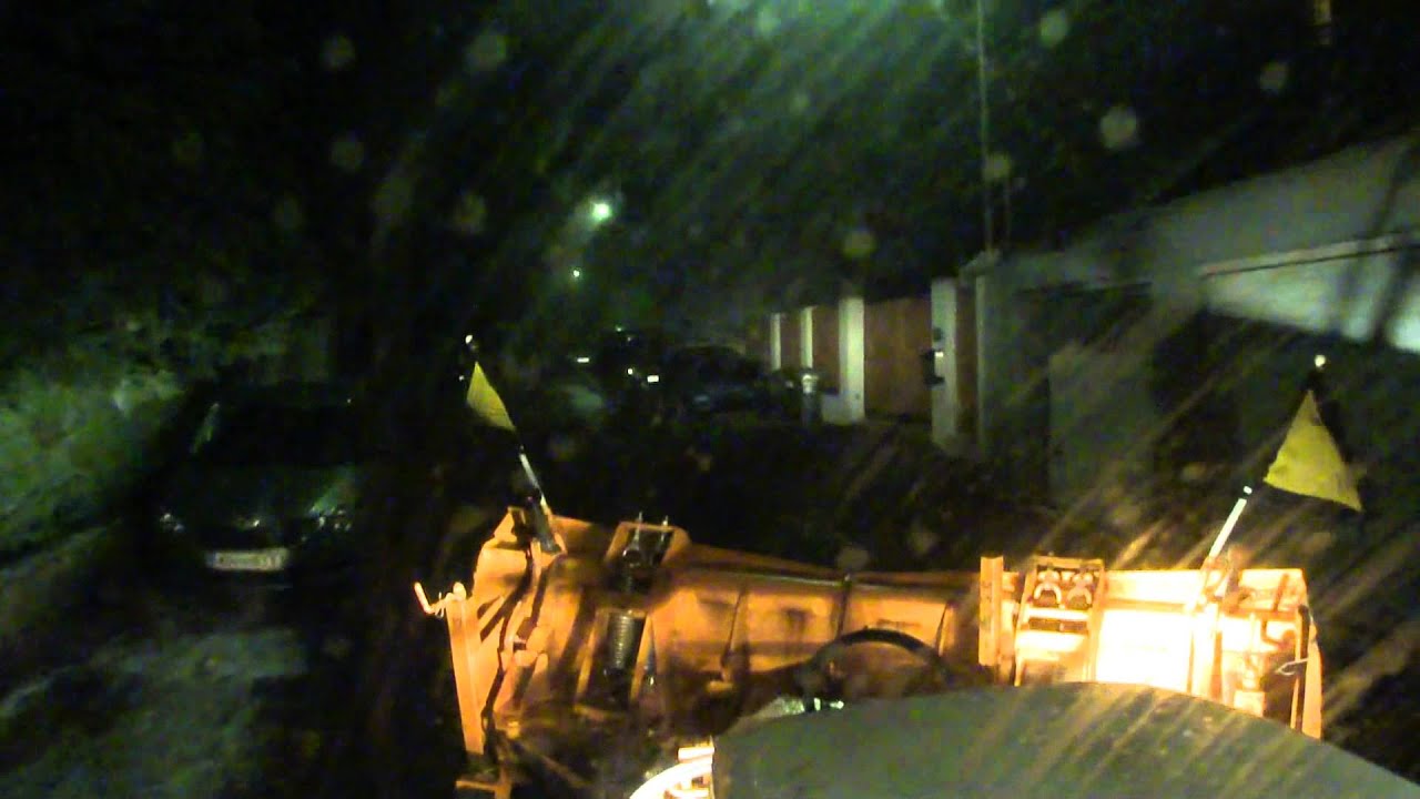 Steyr 9085 Winterdienst @ Vienna - YouTube