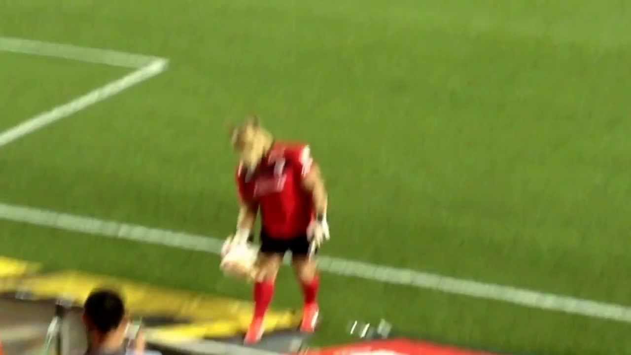 EL XOLO MAYOR JUGANDO CON UNA CHIVA - YouTube