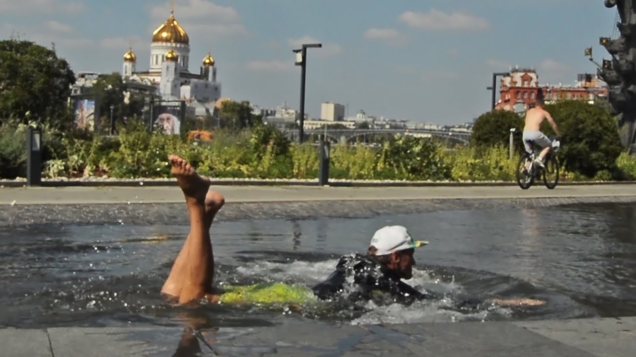 Summer and swimming in Puddle.That's what the fountain is called./Лето ...