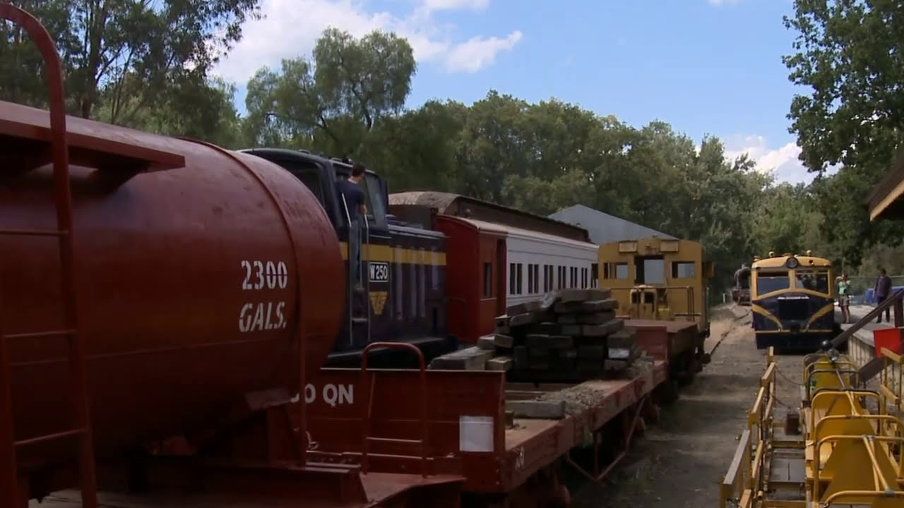 Restored Victorian Railways "W class" locomotive - YouTube