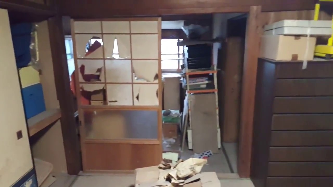 Abandoned house in japan (GHOST HOUSE) - YouTube