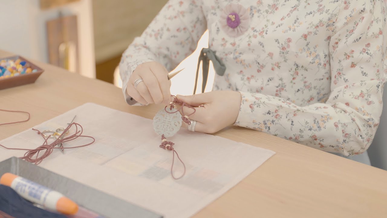 The process of making a traditional Korean knot / Onnuri Knot - YouTube