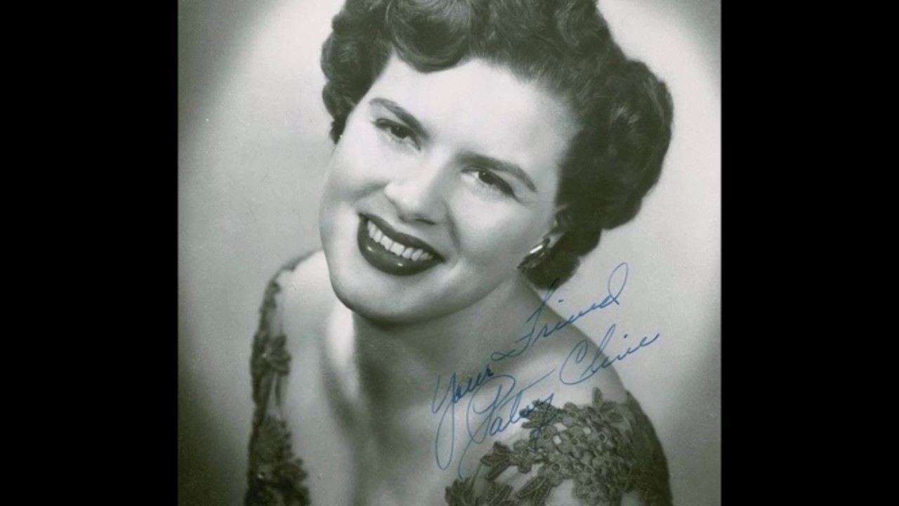 Patsy Cline - Walking After Midnight (1957). - YouTube