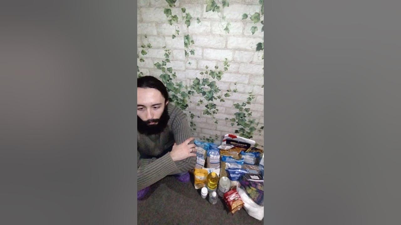 Сліпий дякує благодійним організаціям за гуманітарну допомогу нашій